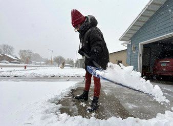 Winter storm warnings stretch across the northern US, bringing snow ...