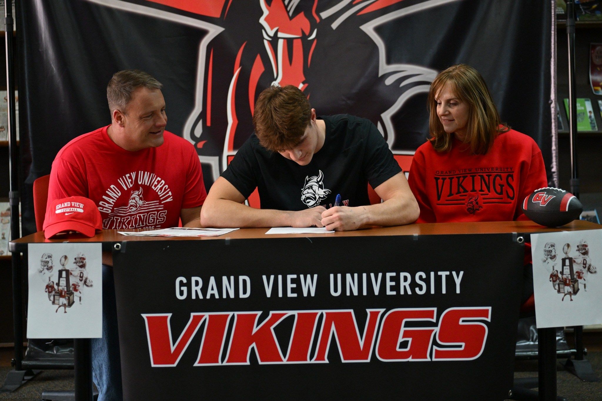 Sidney's Patrick McCartney chooses to play football at Grand View ...